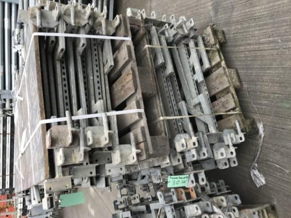 Doka Framax bracket 90 + guard-railing post - JH - ITC GmbH
